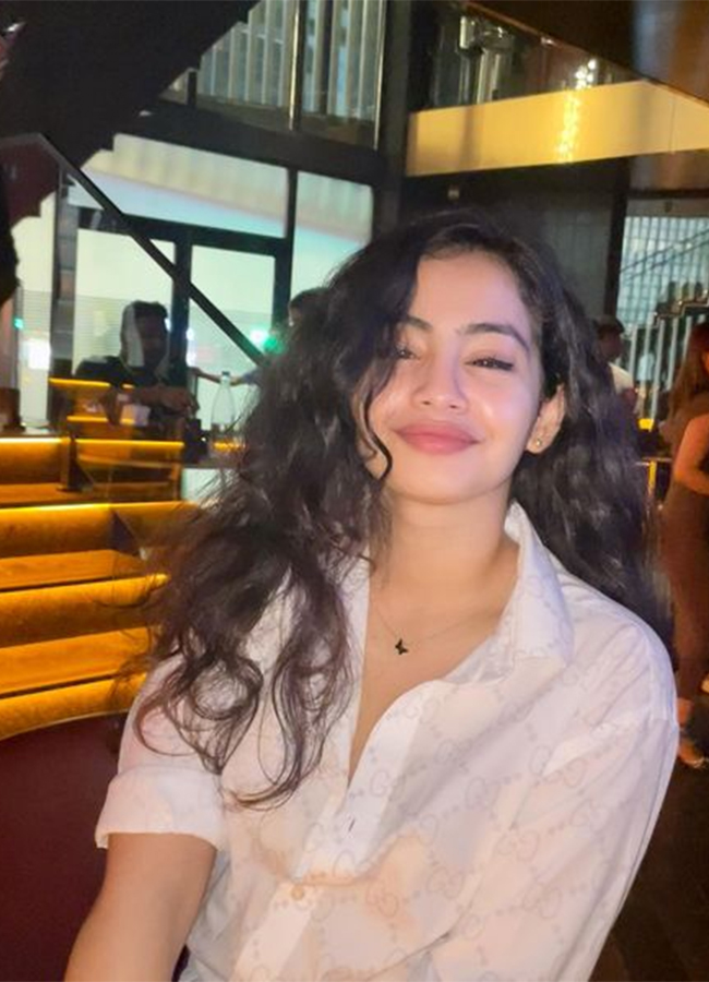 Shriya Reddy Kontham Looks